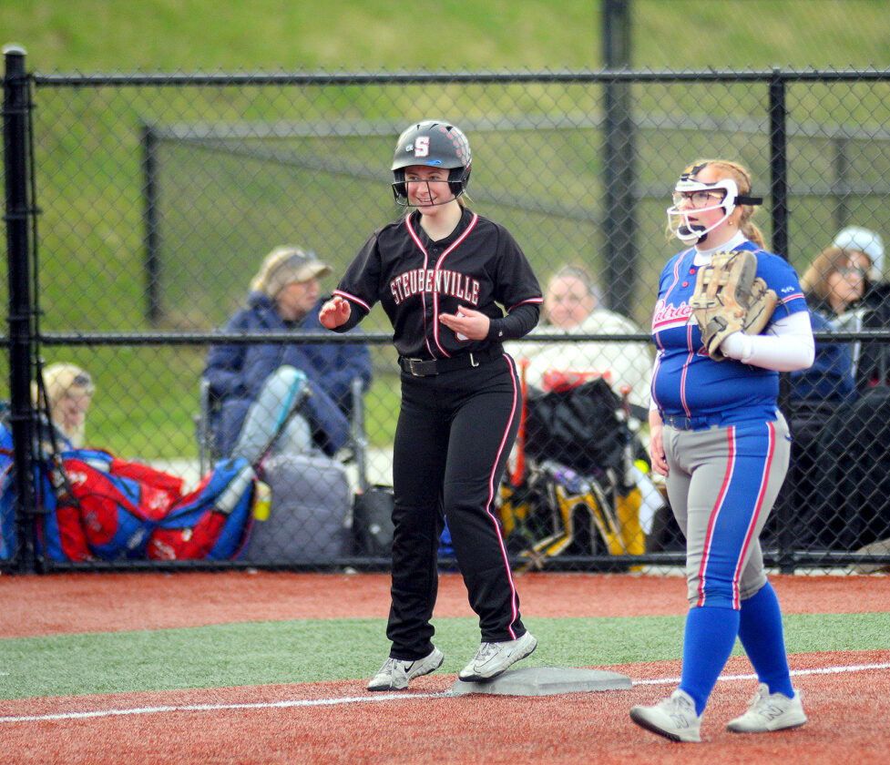 Big Red tops Park to give Minniefield her first win | News, Sports ...
